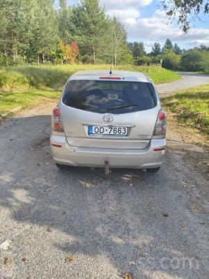 Grey Toyota Corolla Verso 2008 in Dobele, with an engine capacity of 2.20 L and mileage of 260 thousand km for 1550 €, photo 4 on AUTOMOTO.COM.LV