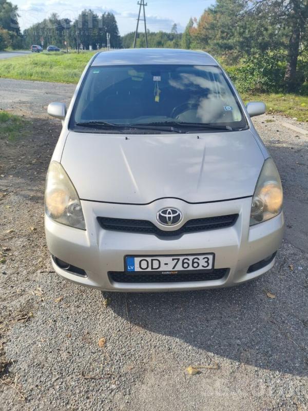 Grey Toyota Corolla Verso 2008 in Dobele, with an engine capacity of 2.20 L and mileage of 260 thousand km for 1550 €, photo 5 on AUTOMOTO.COM.LV