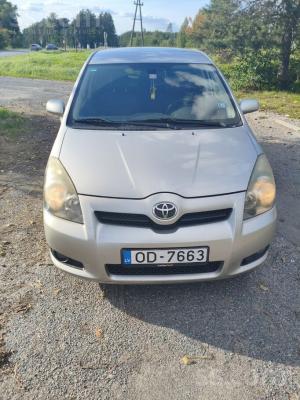 Grey Toyota Corolla Verso 2008 in Dobele, with an engine capacity of 2.20 L and mileage of 260 thousand km for 1550 €, photo 5 on AUTOMOTO.COM.LV