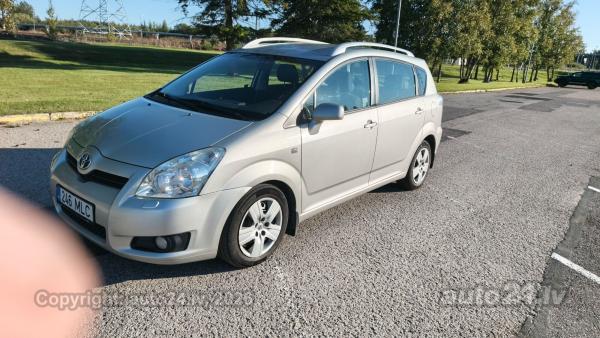 Grey Toyota Corolla Verso 2008 in Tallinn, with an engine capacity of 2.20 L and mileage of 244 thousand km for 3350 €, photo 1 on AUTOMOTO.COM.LV