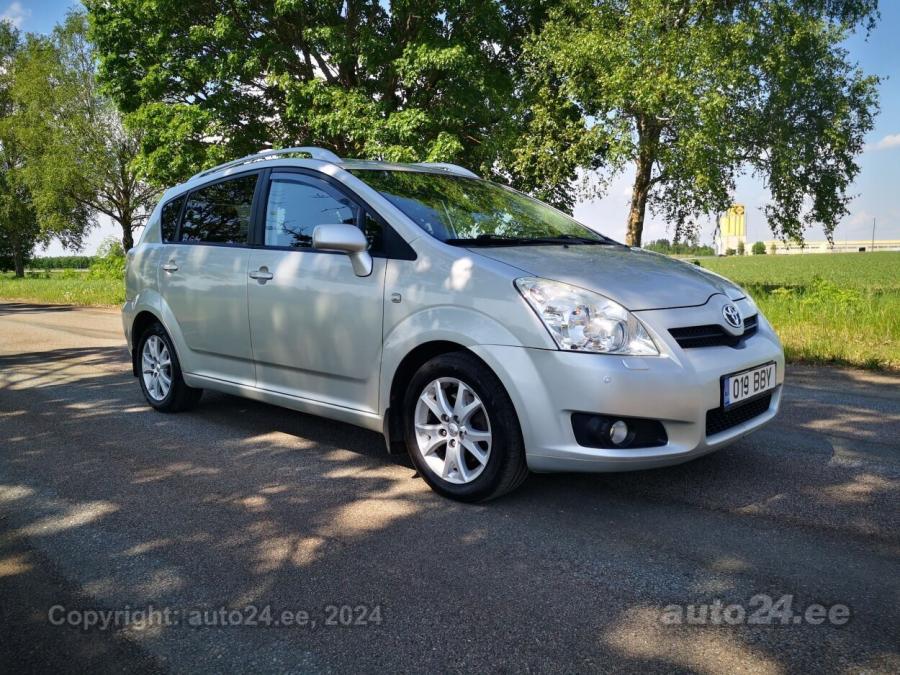 Grey Toyota Corolla Verso 2009 in Paide, with an engine capacity of 1.80 L and mileage of 295 thousand km for 2490 €, photo 3 on AUTOMOTO.COM.LV