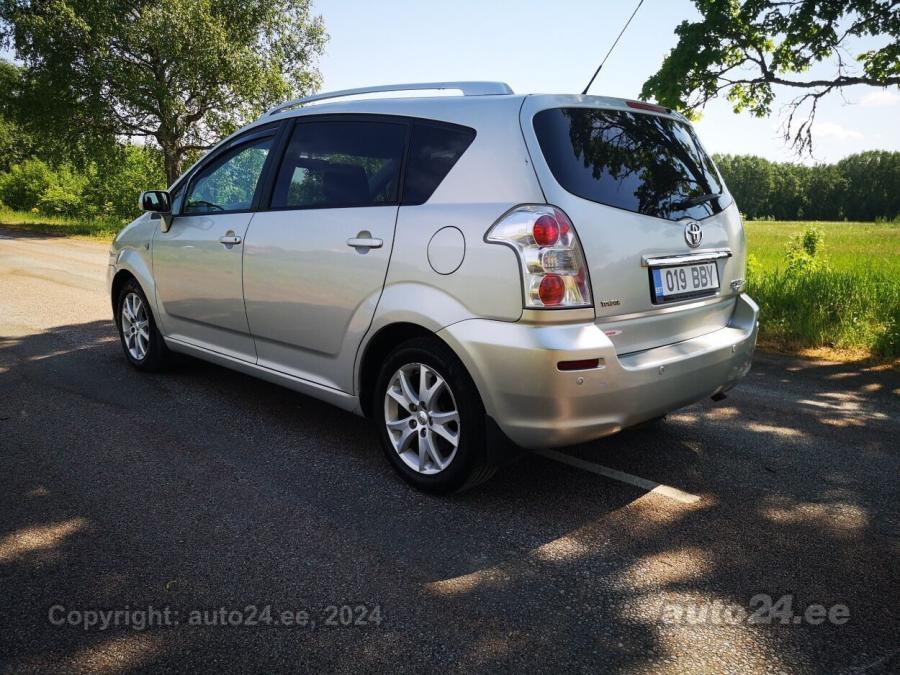Grey Toyota Corolla Verso 2009 in Paide, with an engine capacity of 1.80 L and mileage of 295 thousand km for 2490 €, photo 5 on AUTOMOTO.COM.LV