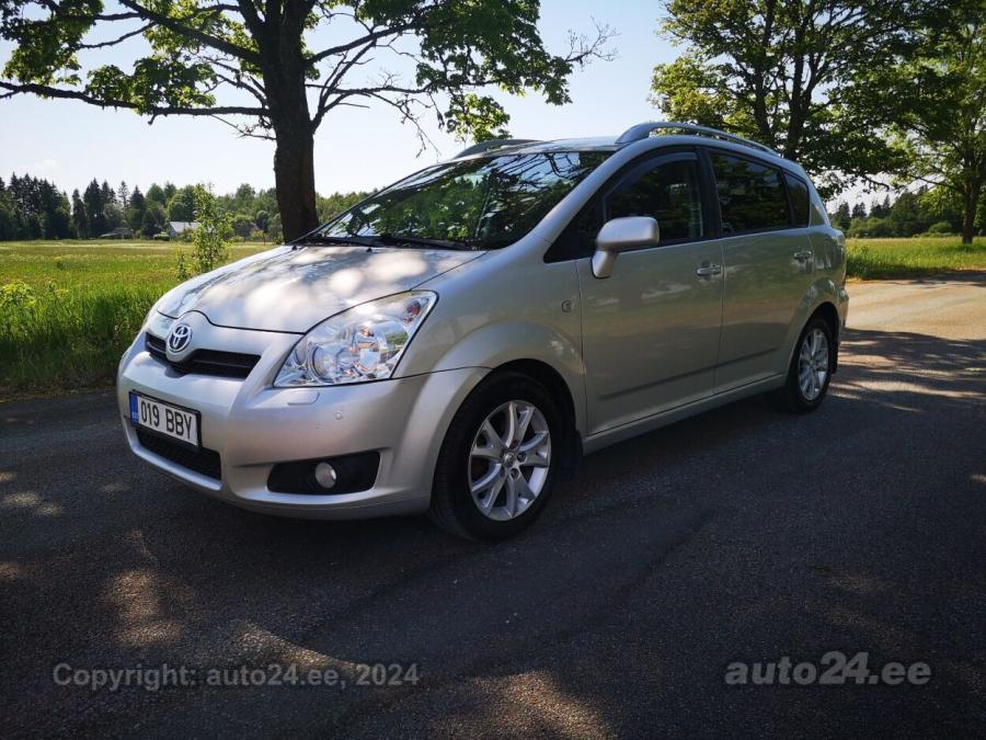 Grey Toyota Corolla Verso 2009 in Paide, with an engine capacity of 1.80 L and mileage of 295 thousand km for 2490 €, photo 6 on AUTOMOTO.COM.LV