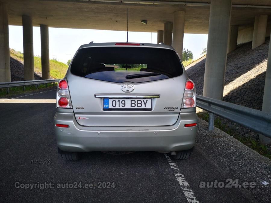 Grey Toyota Corolla Verso 2009 in Paide, with an engine capacity of 1.80 L and mileage of 295 thousand km for 2490 €, photo 9 on AUTOMOTO.COM.LV