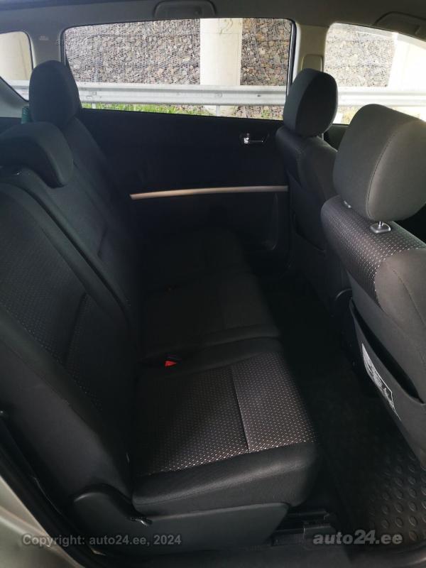Grey Toyota Corolla Verso 2009 in Paide, with an engine capacity of 1.80 L and mileage of 295 thousand km for 2490 €, photo 11 on AUTOMOTO.COM.LV