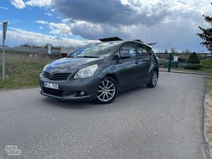 Pelēks Toyota Corolla Verso 2009 Marijampole, ar dzinēja tilpumu 2.00 L un nobraukumu 298 tūkst. km par 3200 €, foto  vietnē AUTOMOTO.COM.LV