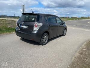Pelēks Toyota Corolla Verso 2009 Marijampole, ar dzinēja tilpumu 2.00 L un nobraukumu 298 tūkst. km par 3200 €, foto 5 vietnē AUTOMOTO.COM.LV