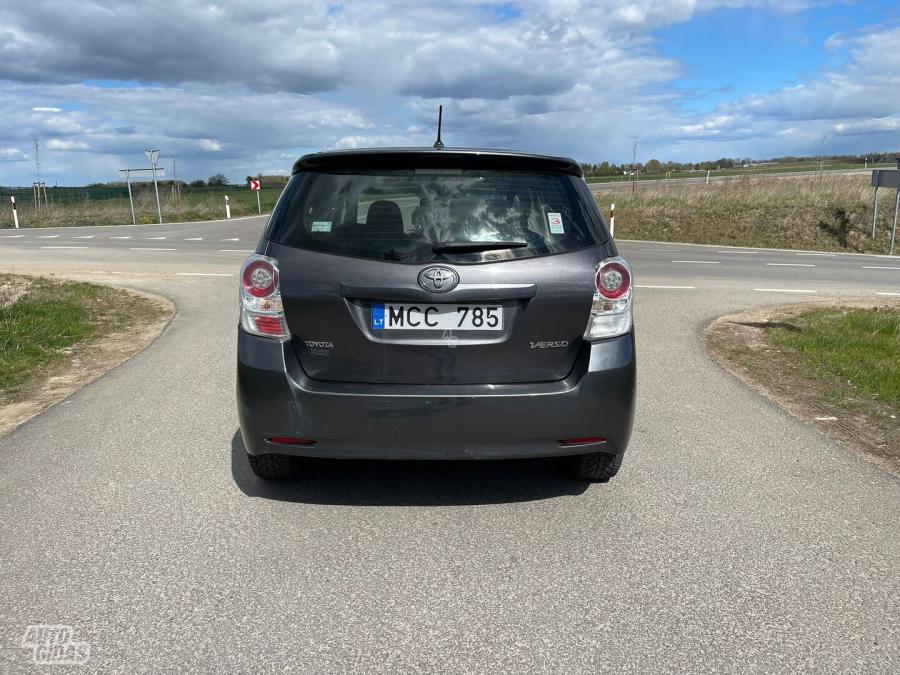Pelēks Toyota Corolla Verso 2009 Marijampole, ar dzinēja tilpumu 2.00 L un nobraukumu 298 tūkst. km par 3200 €, foto 6 vietnē AUTOMOTO.COM.LV