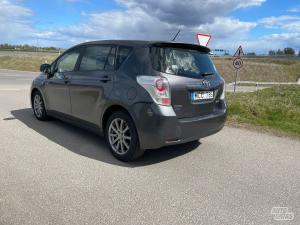 Pelēks Toyota Corolla Verso 2009 Marijampole, ar dzinēja tilpumu 2.00 L un nobraukumu 298 tūkst. km par 3200 €, foto 7 vietnē AUTOMOTO.COM.LV