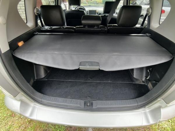 Toyota Corolla Verso 2009 in Silale on AUTOMOTO.COM.LV Grey Toyota Corolla Verso 2009 in Silale, with an engine capacity of 2.20 L and mileage of 377 thousand km for 2200 €, photo 6 on AUTOMOTO.COM.LV