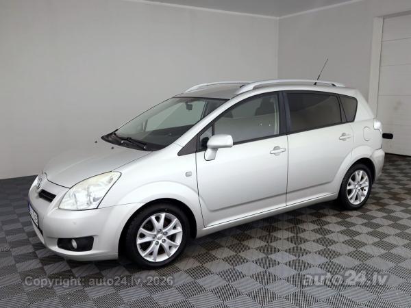 Grey Toyota Corolla Verso 2009 in Tallinn, with an engine capacity of 2.20 L and mileage of 195 thousand km for 2399 €, photo 3 on AUTOMOTO.COM.LV