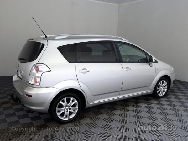 Grey Toyota Corolla Verso 2009 in Tallinn, with an engine capacity of 2.20 L and mileage of 195 thousand km for 2399 €, photo 4 on AUTOMOTO.COM.LV