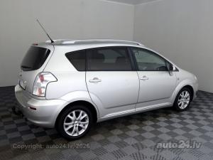 Pelēks Toyota Corolla Verso 2009 Tallina, ar dzinēja tilpumu 2.20 L un nobraukumu 195 tūkst. km par 2399 €, foto 4 vietnē AUTOMOTO.COM.LV
