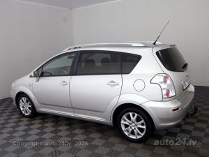 Pelēks Toyota Corolla Verso 2009 Tallina, ar dzinēja tilpumu 2.20 L un nobraukumu 195 tūkst. km par 2399 €, foto 5 vietnē AUTOMOTO.COM.LV