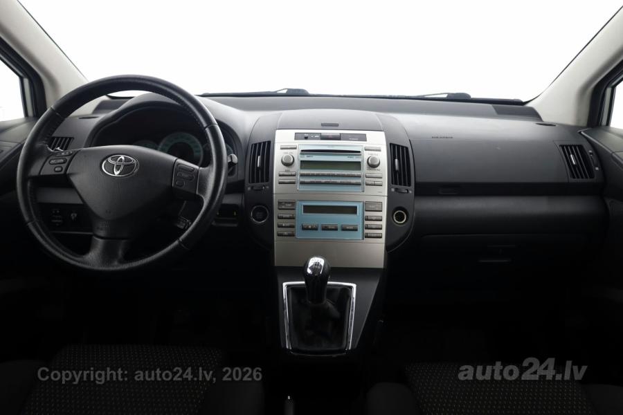 Pelēks Toyota Corolla Verso 2009 Tallina, ar dzinēja tilpumu 2.20 L un nobraukumu 195 tūkst. km par 2399 €, foto 6 vietnē AUTOMOTO.COM.LV