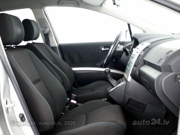 Grey Toyota Corolla Verso 2009 in Tallinn, with an engine capacity of 2.20 L and mileage of 195 thousand km for 2399 €, photo 7 on AUTOMOTO.COM.LV