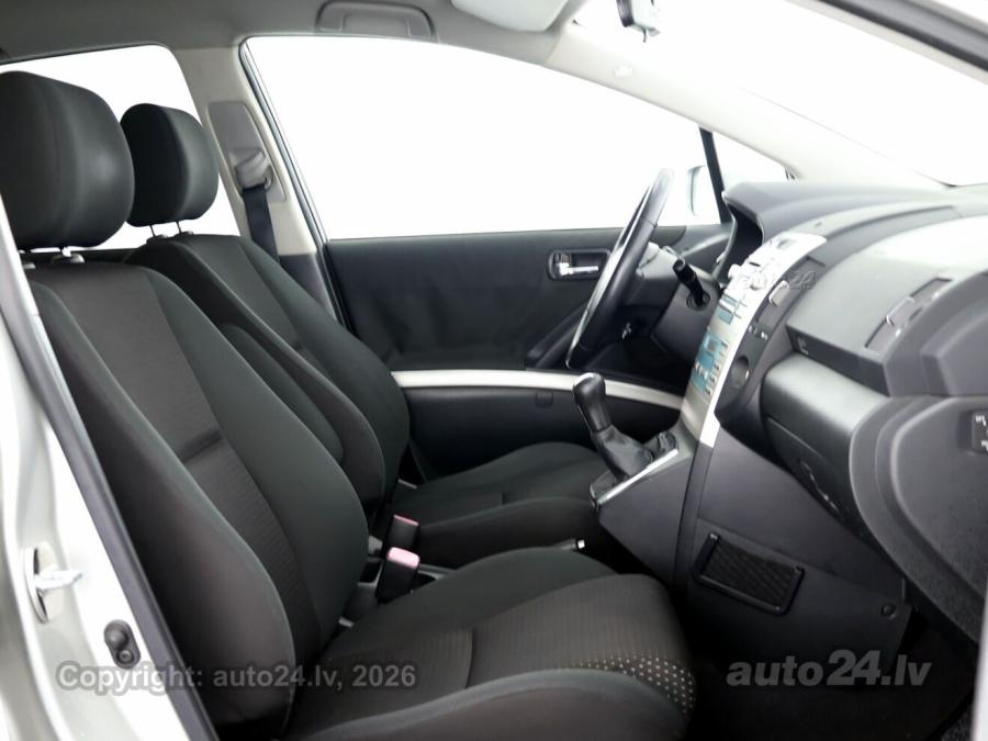 Pelēks Toyota Corolla Verso 2009 Tallina, ar dzinēja tilpumu 2.20 L un nobraukumu 195 tūkst. km par 2399 €, foto 7 vietnē AUTOMOTO.COM.LV