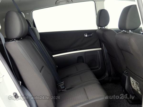 Grey Toyota Corolla Verso 2009 in Tallinn, with an engine capacity of 2.20 L and mileage of 195 thousand km for 2399 €, photo 8 on AUTOMOTO.COM.LV