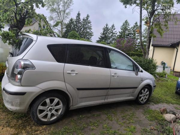 Grey Toyota Corolla Verso 2010 in Kretinga, with an engine capacity of 2.20 L and mileage of 394 thousand km for 1800 €, photo 3 on AUTOMOTO.COM.LV