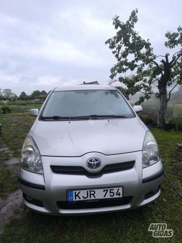 Grey Toyota Corolla Verso 2010 in Kretinga, with an engine capacity of 2.20 L and mileage of 394 thousand km for 1800 €, photo 4 on AUTOMOTO.COM.LV