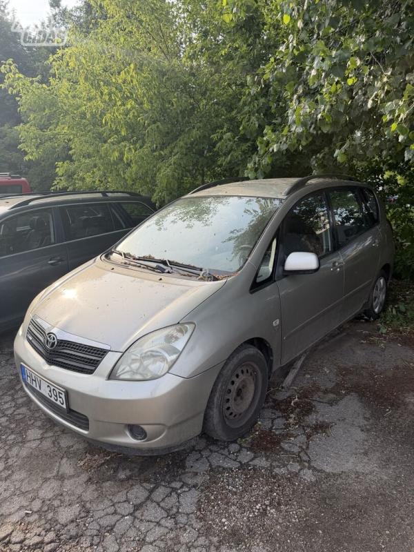 Toyota Corolla Verso 2002 in Vilnius, with an engine capacity of 2.00 L and mileage of 303 thousand km for 390 €, photo 1 on AUTOMOTO.COM.LV