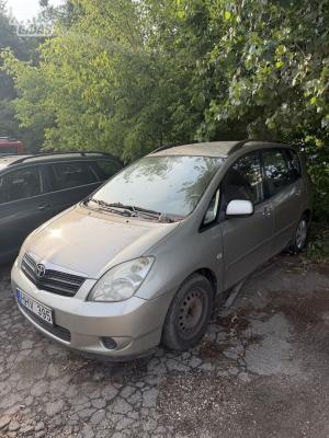 Toyota Corolla Verso 2002 Viļņa, ar dzinēja tilpumu 2.00 L un nobraukumu 303 tūkst. km par 390 €, foto  vietnē AUTOMOTO.COM.LV
