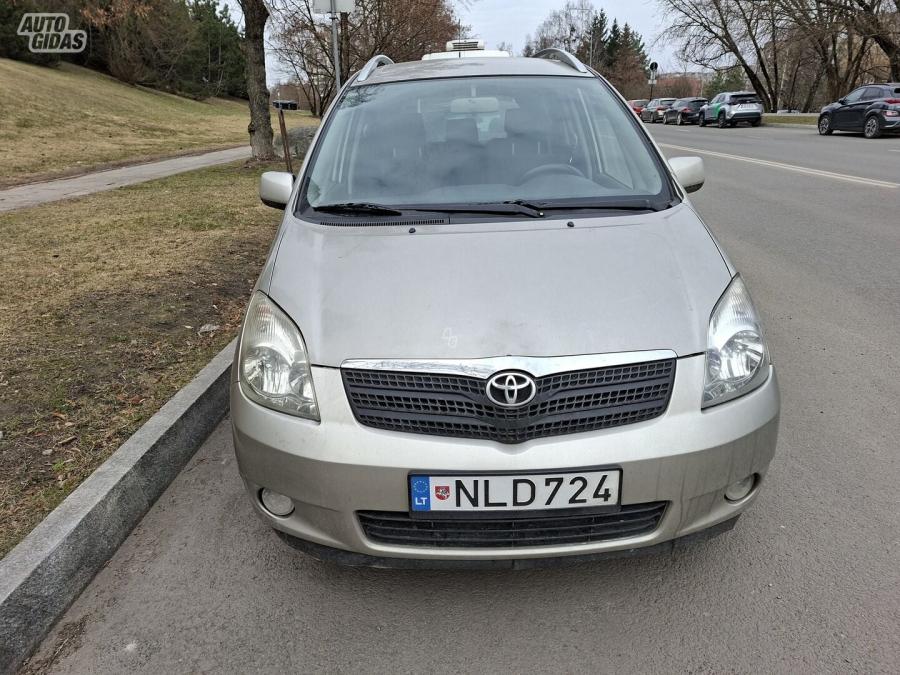 Toyota Corolla Verso 2003 Viļņa, ar dzinēja tilpumu 2.00 L un nobraukumu 278 tūkst. km par 599 €, foto 1 vietnē AUTOMOTO.COM.LV