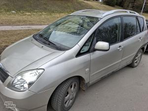 Toyota Corolla Verso 2003 Viļņa, ar dzinēja tilpumu 2.00 L un nobraukumu 278 tūkst. km par 599 €, foto 2 vietnē AUTOMOTO.COM.LV