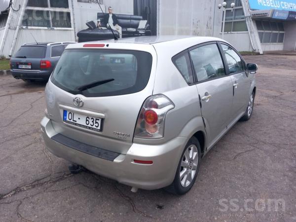 Toyota Corolla Verso 2004 Daugavpils, ar dzinēja tilpumu 2.00 L un nobraukumu 350 tūkst. km par 1150 €, foto 4 vietnē AUTOMOTO.COM.LV