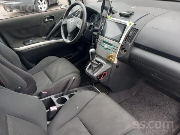Toyota Corolla Verso 2004 Daugavpils, ar dzinēja tilpumu 2.00 L un nobraukumu 350 tūkst. km par 1150 €, foto 5 vietnē AUTOMOTO.COM.LV