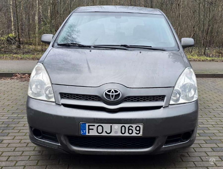 Toyota Corolla Verso 2005 in Vilnius, with an engine capacity of 2.00 L and mileage of 330 thousand km for 950 €, photo 2 on AUTOMOTO.COM.LV