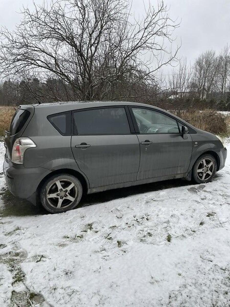 Toyota Corolla Verso 2005 Tallina, ar dzinēja tilpumu 0.00 L un nobraukumu 327 tūkst. km par 555 €, foto 4 vietnē AUTOMOTO.COM.LV