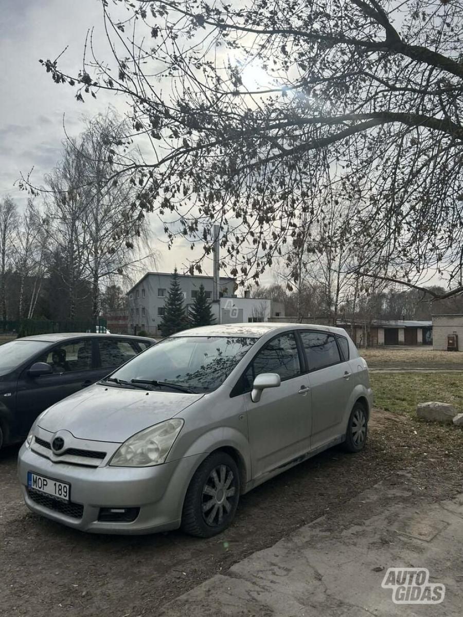 Toyota Corolla Verso 2006 Šauļi, ar dzinēja tilpumu 2.20 L un nobraukumu 300 tūkst. km par 650 €, foto 3 vietnē AUTOMOTO.COM.LV