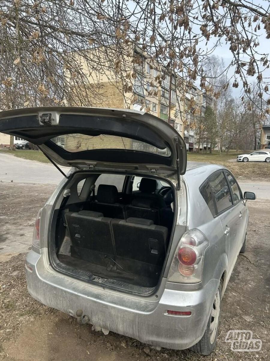 Toyota Corolla Verso 2006 Šauļi, ar dzinēja tilpumu 2.20 L un nobraukumu 300 tūkst. km par 650 €, foto 5 vietnē AUTOMOTO.COM.LV