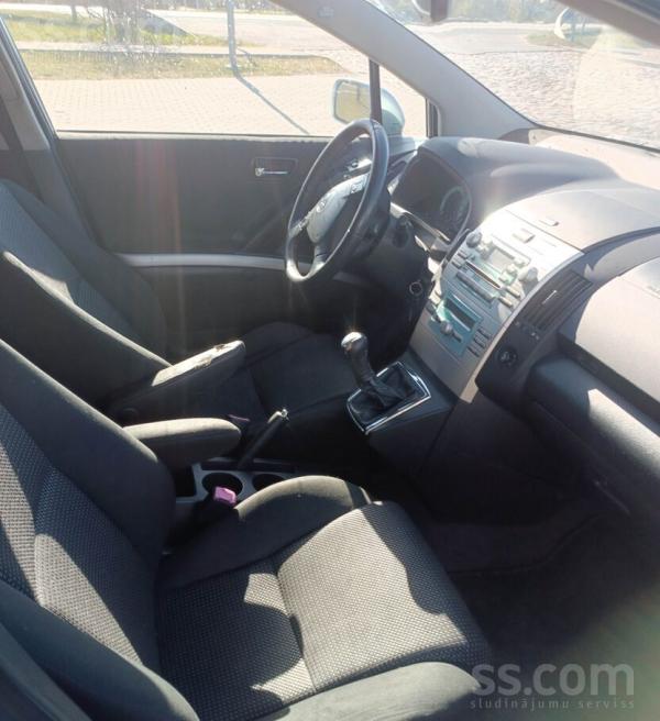 Toyota Corolla Verso 2006 in Liepaja, with an engine capacity of 2.20 L and mileage of 278 thousand km for 1490 €, photo 6 on AUTOMOTO.COM.LV