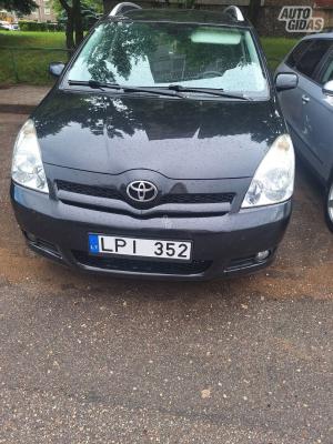Toyota Corolla Verso 2006 in Kaunas, with an engine capacity of 2.20 L and mileage of 303 thousand km for 1950 €, photo 3 on AUTOMOTO.COM.LV