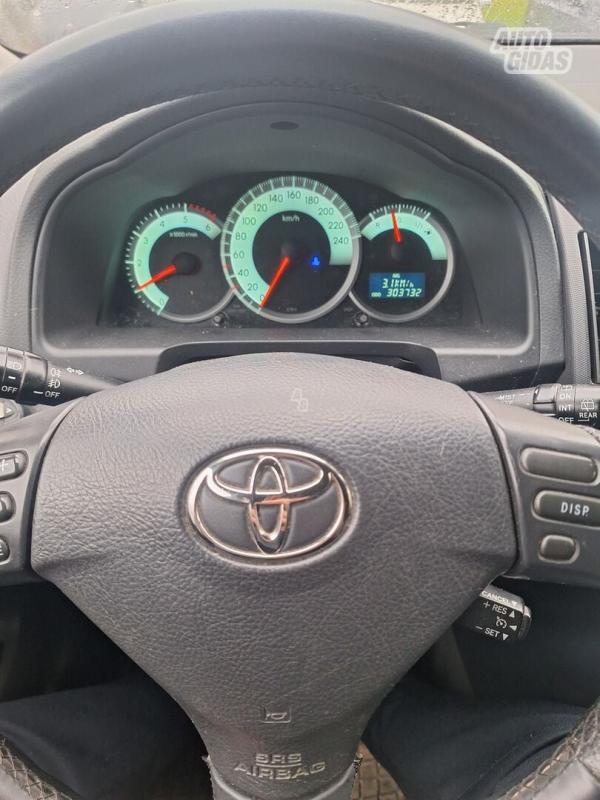 Toyota Corolla Verso 2006 Kauņa, ar dzinēja tilpumu 2.20 L un nobraukumu 303 tūkst. km par 1950 €, foto 5 vietnē AUTOMOTO.COM.LV