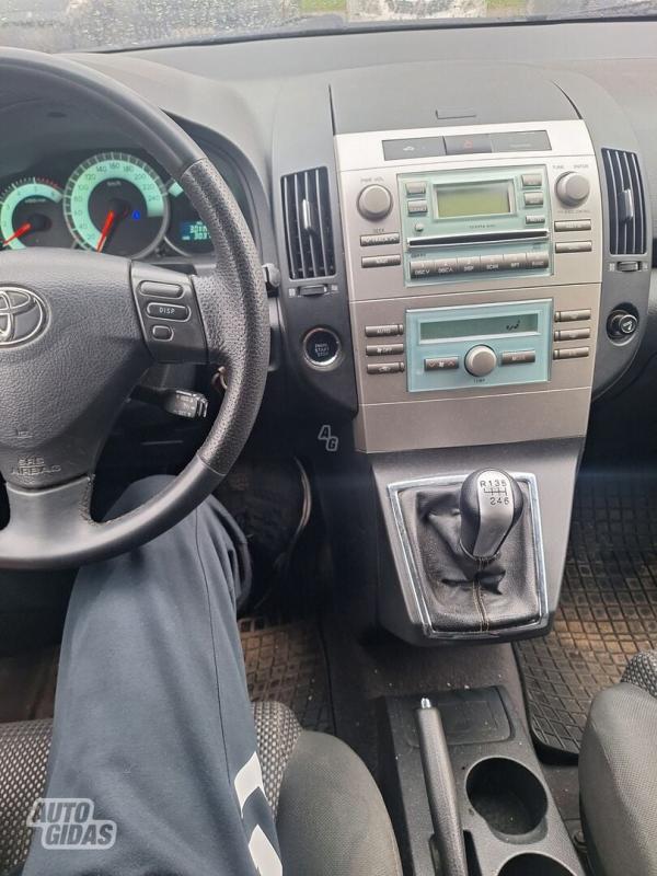 Toyota Corolla Verso 2006 Kauņa, ar dzinēja tilpumu 2.20 L un nobraukumu 303 tūkst. km par 1950 €, foto 6 vietnē AUTOMOTO.COM.LV