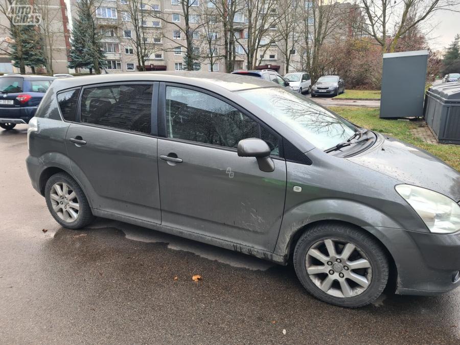 Toyota Corolla Verso 2007 Kauņa, ar dzinēja tilpumu 2.20 L un nobraukumu 353 tūkst. km par 1999 €, foto 3 vietnē AUTOMOTO.COM.LV