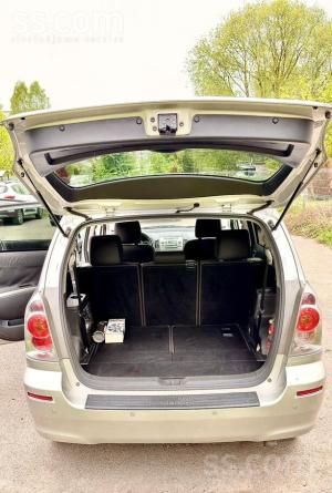 Toyota Corolla Verso 2007 Rīga, ar dzinēja tilpumu 2.20 L un nobraukumu 283 tūkst. km par 2950 €, foto 14 vietnē AUTOMOTO.COM.LV