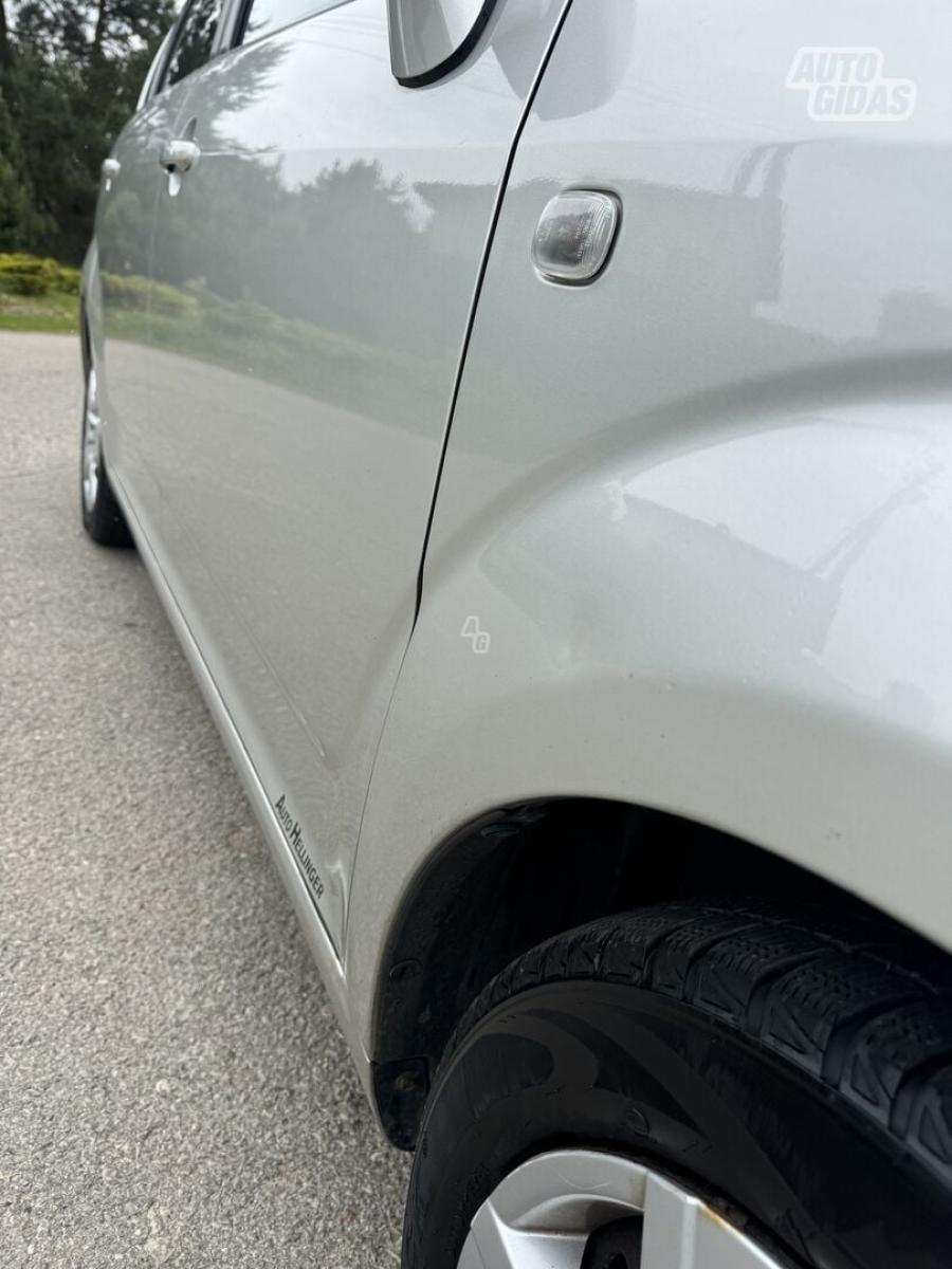 Toyota Corolla Verso 2007 Viļņa, ar dzinēja tilpumu 2.20 L un nobraukumu 236 tūkst. km par 1999 €, foto 9 vietnē AUTOMOTO.COM.LV