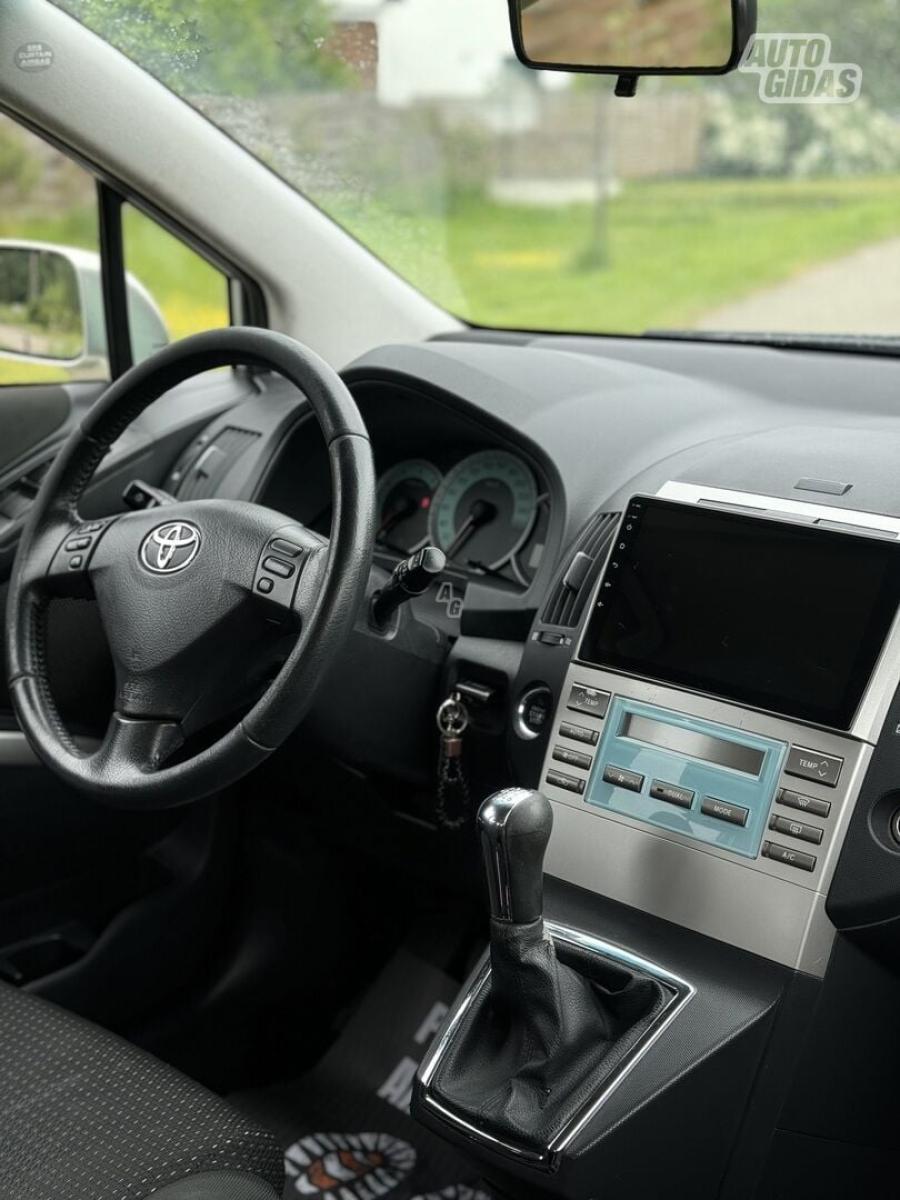 Toyota Corolla Verso 2007 Viļņa, ar dzinēja tilpumu 2.20 L un nobraukumu 236 tūkst. km par 1999 €, foto 15 vietnē AUTOMOTO.COM.LV