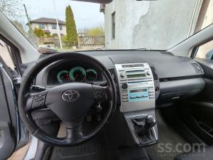 Toyota Corolla Verso 2008 Rīga, ar dzinēja tilpumu 2.20 L un nobraukumu 307 tūkst. km par 1800 €, foto 5 vietnē AUTOMOTO.COM.LV