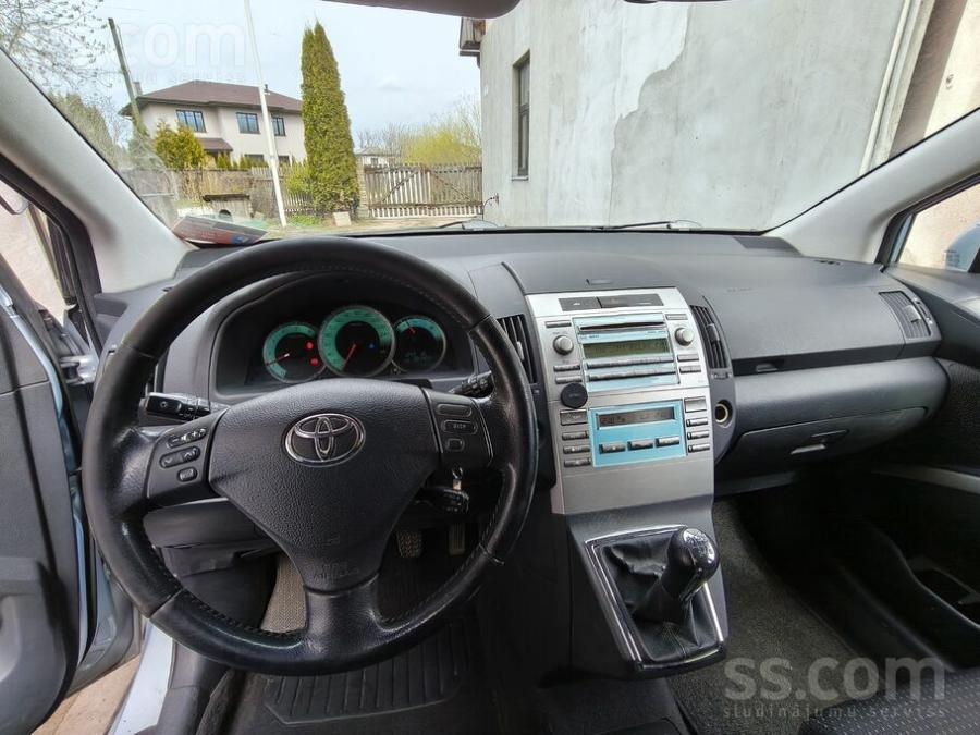 Toyota Corolla Verso 2008 Rīga, ar dzinēja tilpumu 2.20 L un nobraukumu 307 tūkst. km par 1800 €, foto 5 vietnē AUTOMOTO.COM.LV