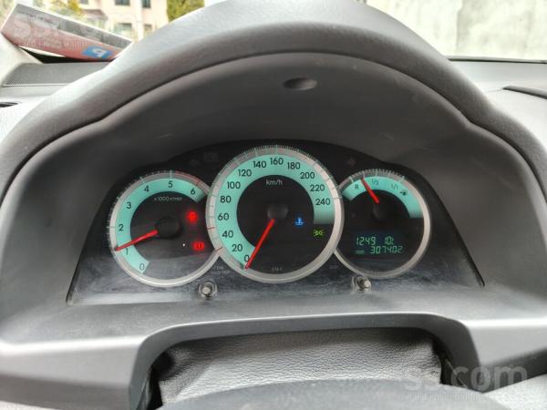 Toyota Corolla Verso 2008 in Riga, with an engine capacity of 2.20 L and mileage of 307 thousand km for 1800 €, photo 7 on AUTOMOTO.COM.LV