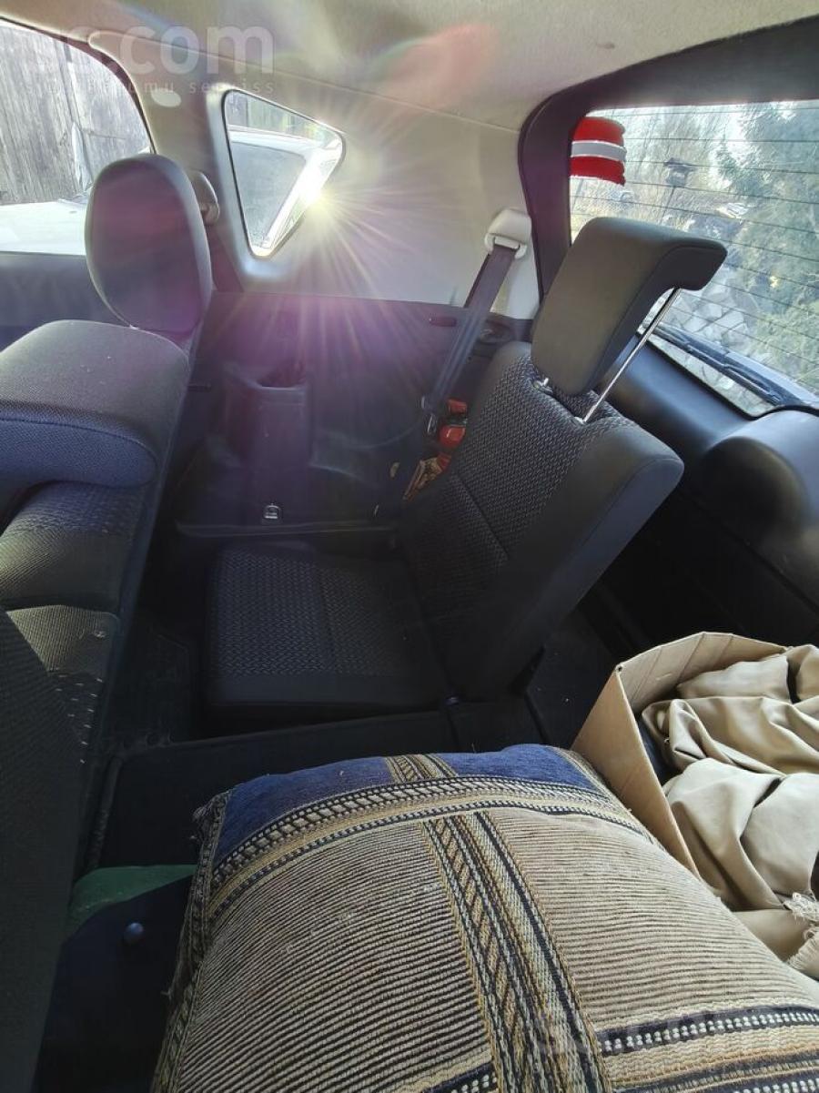 Toyota Corolla Verso 2008 Rīga, ar dzinēja tilpumu 2.20 L un nobraukumu 307 tūkst. km par 1800 €, foto 9 vietnē AUTOMOTO.COM.LV