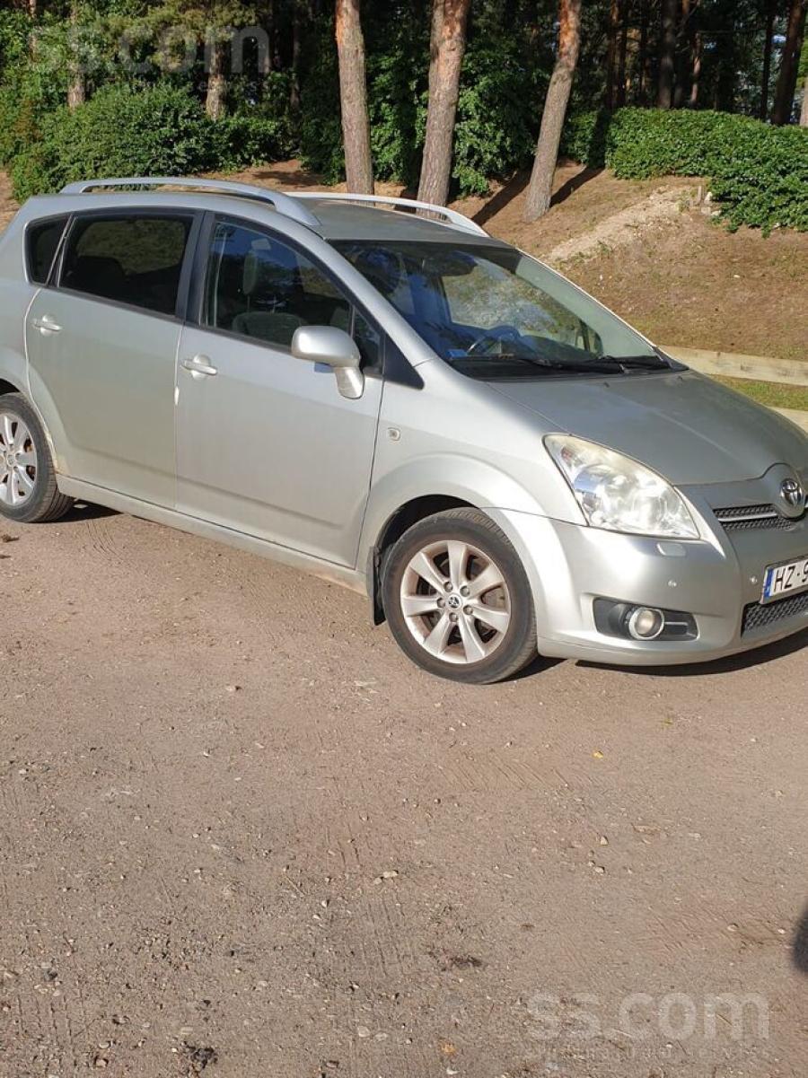Toyota Corolla Verso 2009 in Riga, with an engine capacity of 1.80 L and mileage of 285 thousand km for 1800 €, photo 1 on AUTOMOTO.COM.LV