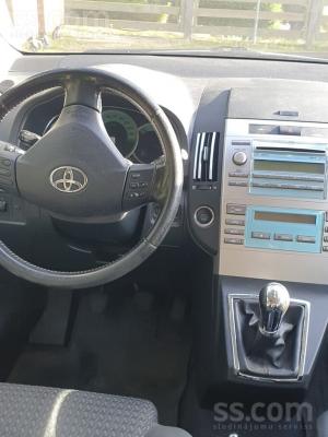 Toyota Corolla Verso 2009 in Riga, with an engine capacity of 1.80 L and mileage of 285 thousand km for 1800 €, photo 3 on AUTOMOTO.COM.LV