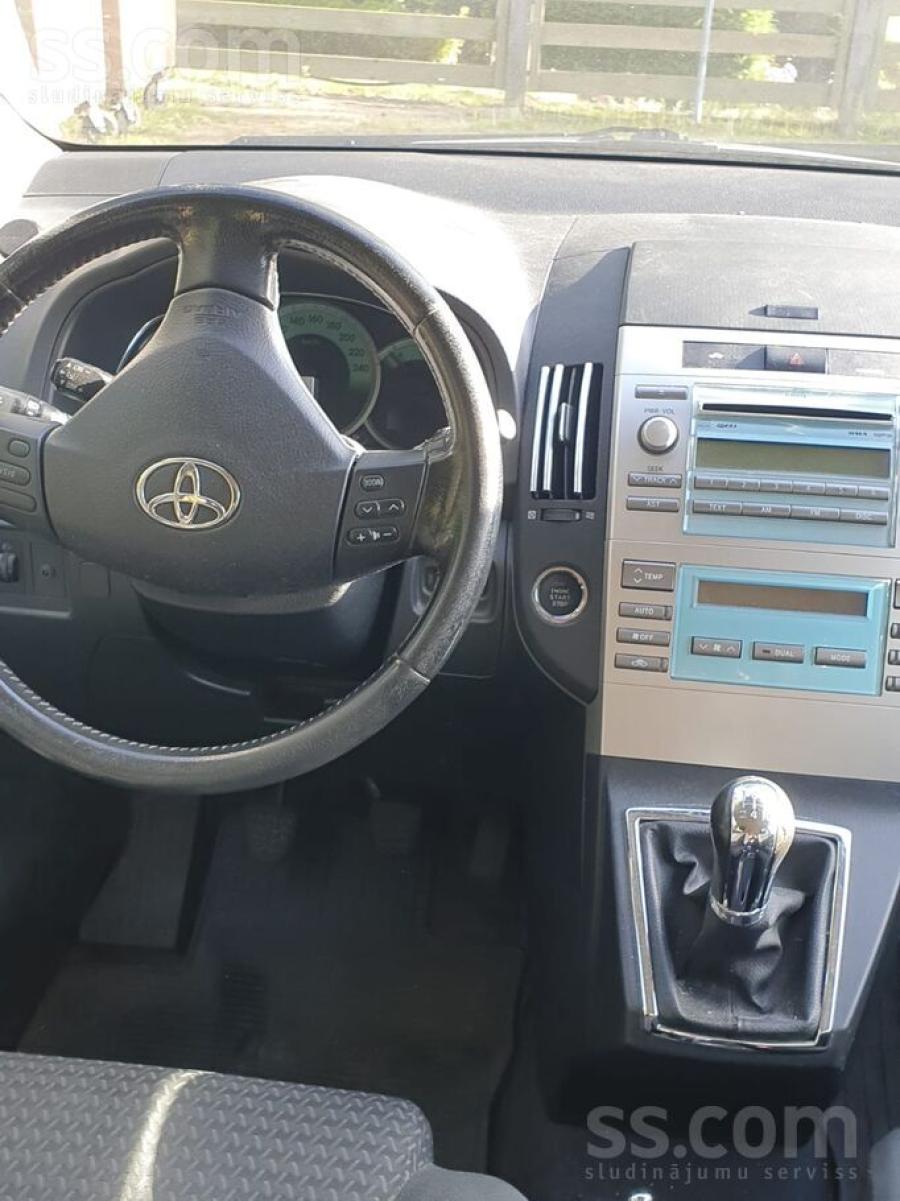 Toyota Corolla Verso 2009 in Riga, with an engine capacity of 1.80 L and mileage of 285 thousand km for 1800 €, photo 3 on AUTOMOTO.COM.LV