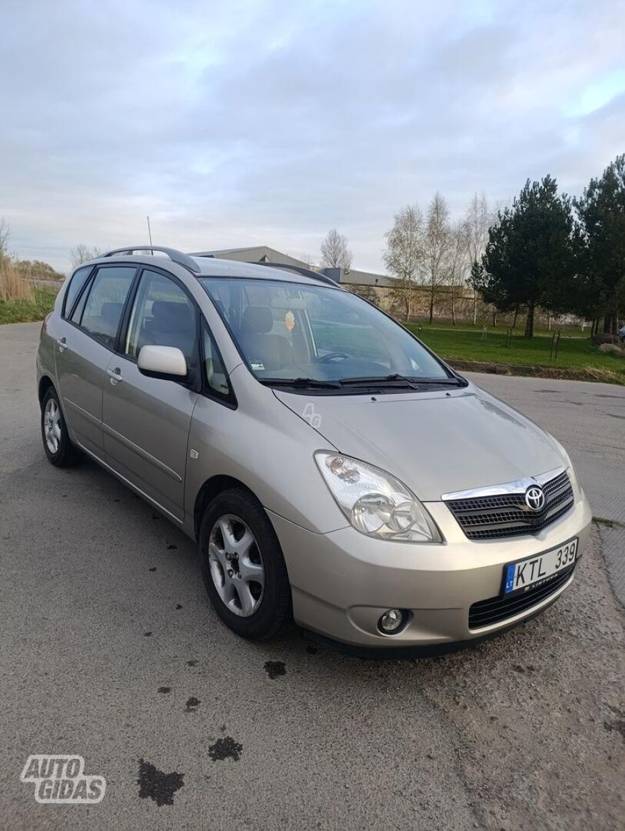 Toyota Corolla Verso 2002 in Klaipeda, with an engine capacity of 2.00 L and mileage of 291 thousand km for 650 €, photo 4 on AUTOMOTO.COM.LV
